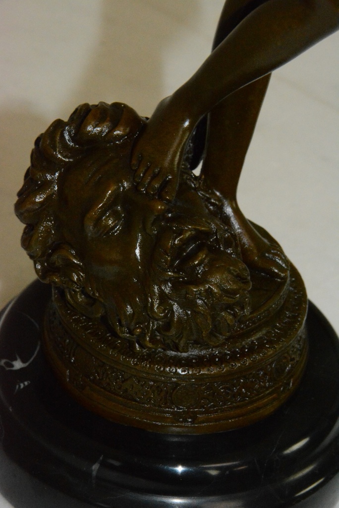 Bronzová socha - David a Goliáš - na mramoru | Castle-paradise.cz